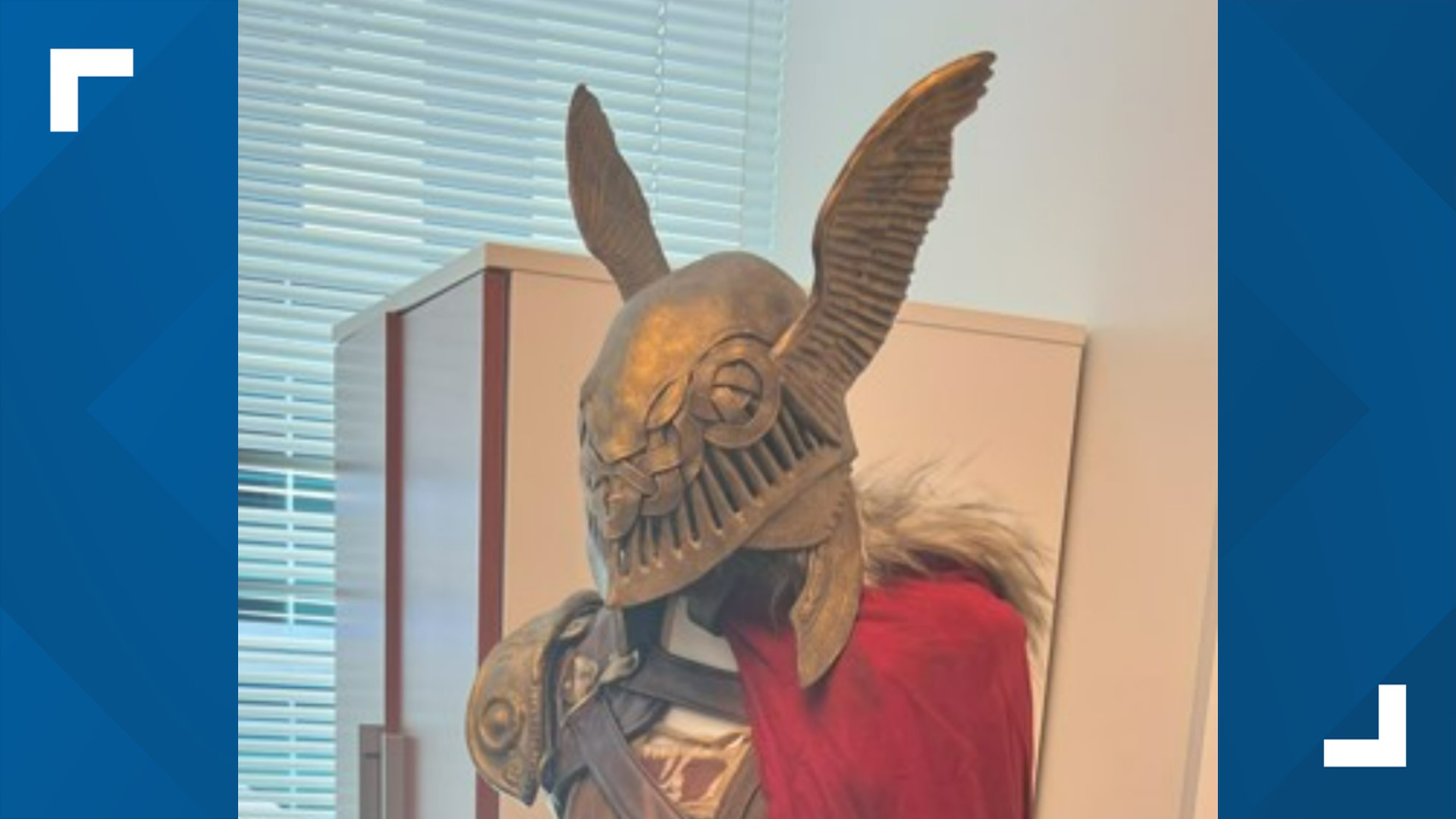 Reward offered for missing cosplay prop taken from Comicpalooza | khou.com