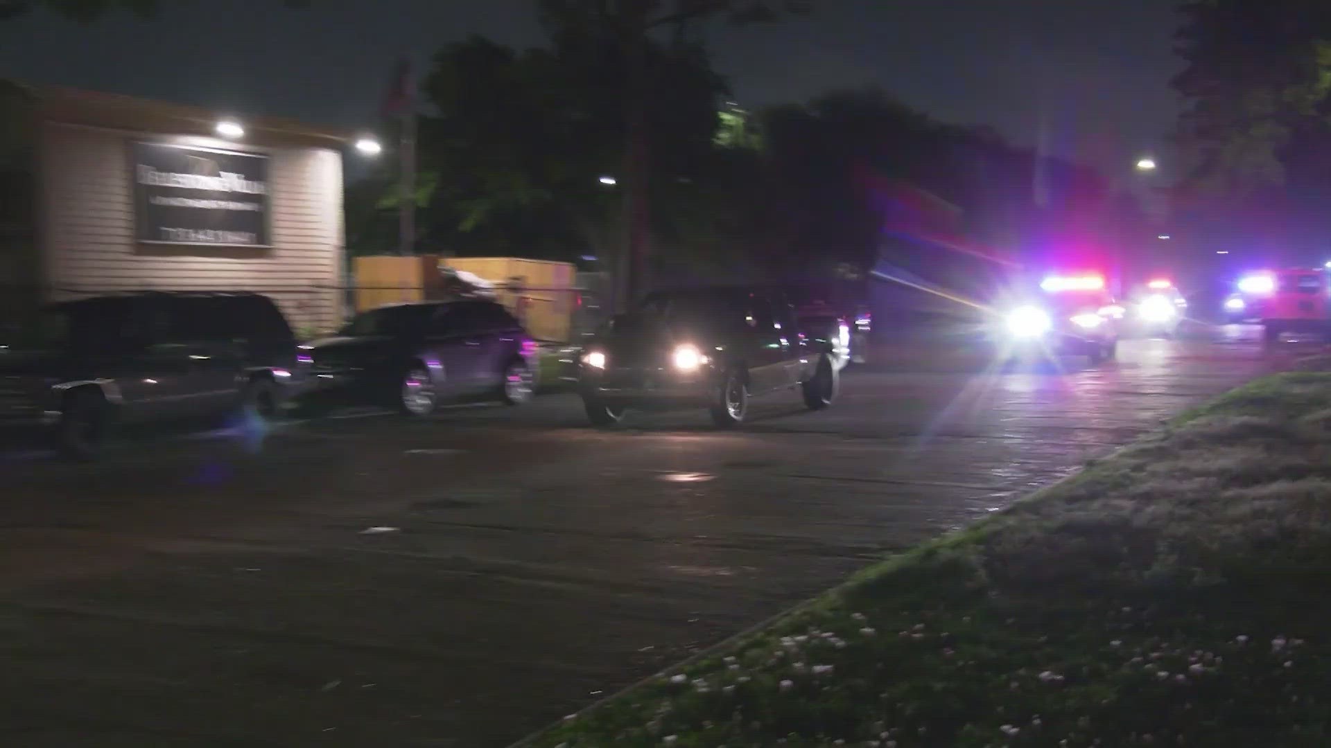 Bizarre scene at Bellestone Villas Apartments | Houston, TX news | khou.com