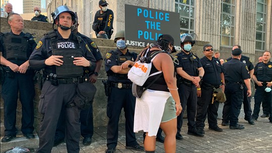 HPD explains how its officers handle protesters damaging property ...
