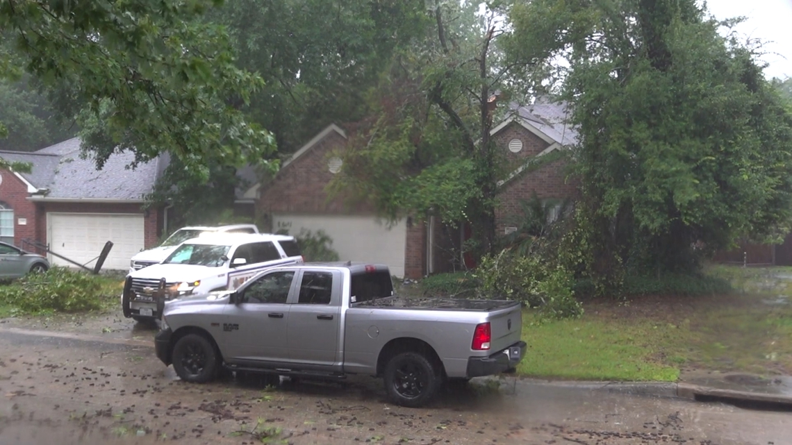 Hurricane Beryl death: Tree falls on house, killing man in Humble ...