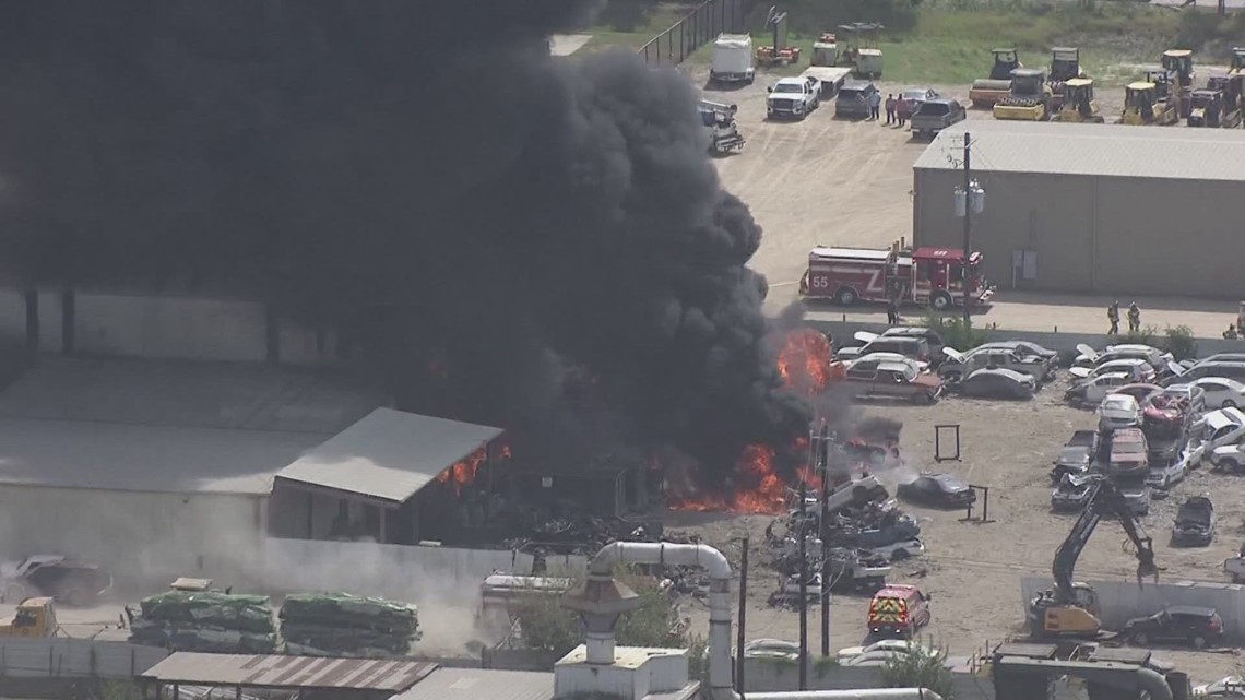 HFD: Oil, gas being drained from cars causes large fire at salvage yard ...