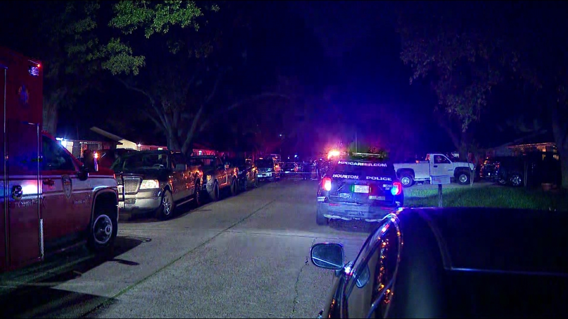 Houston news, crime: Three dead in shooting on Danfield | khou.com
