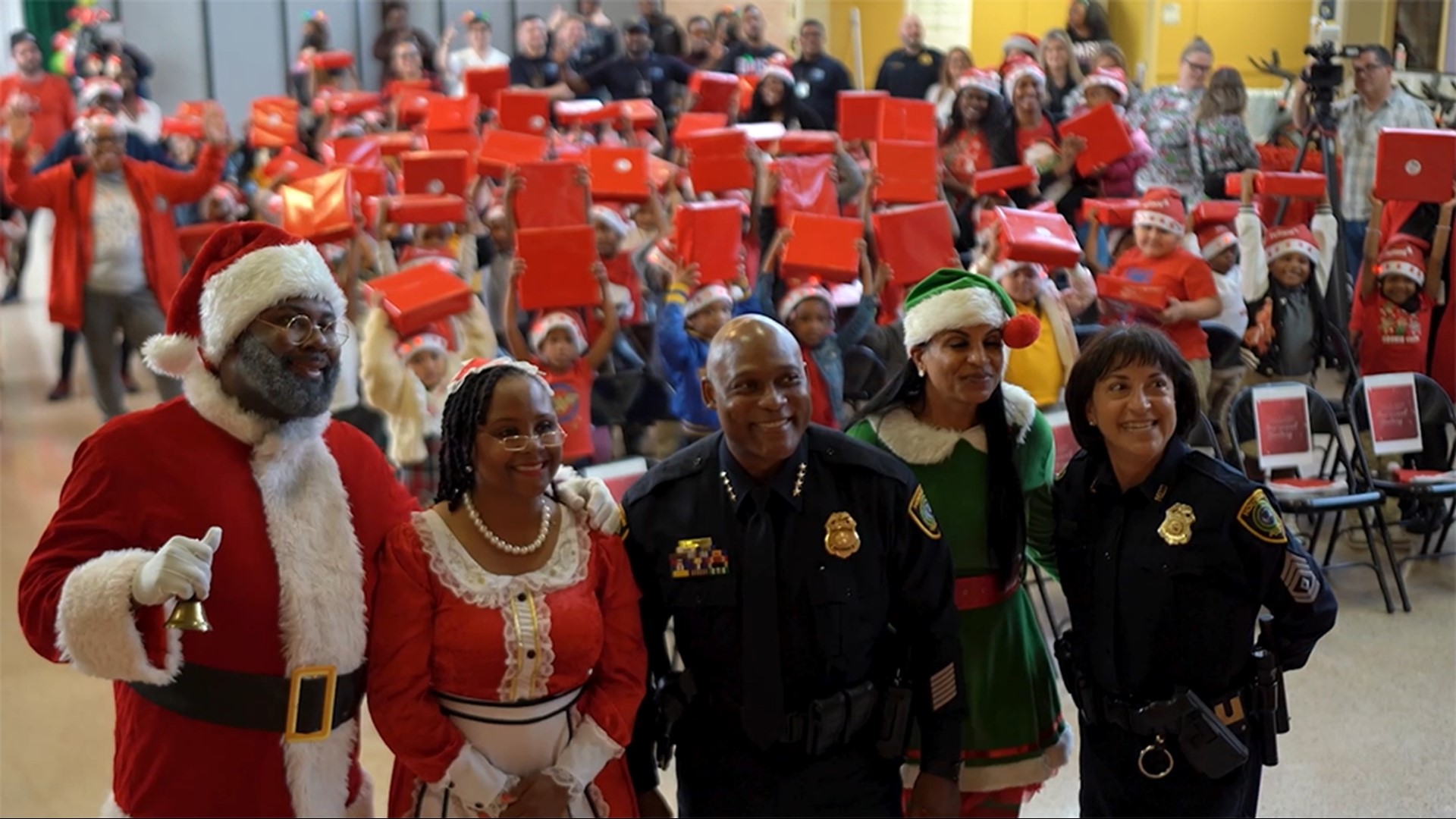 Houston, Texas: Santa delivers toys to kids at Young Elementary | khou.com