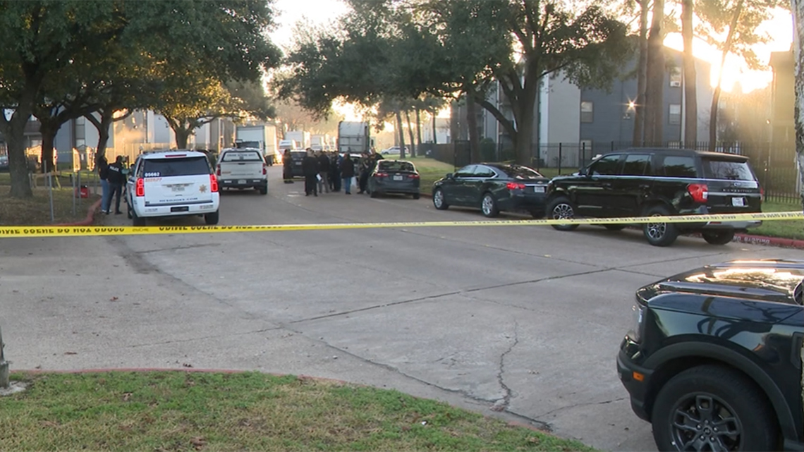 Houston police shooting: 5 HPD officers shoot suspect wanted for crime ...