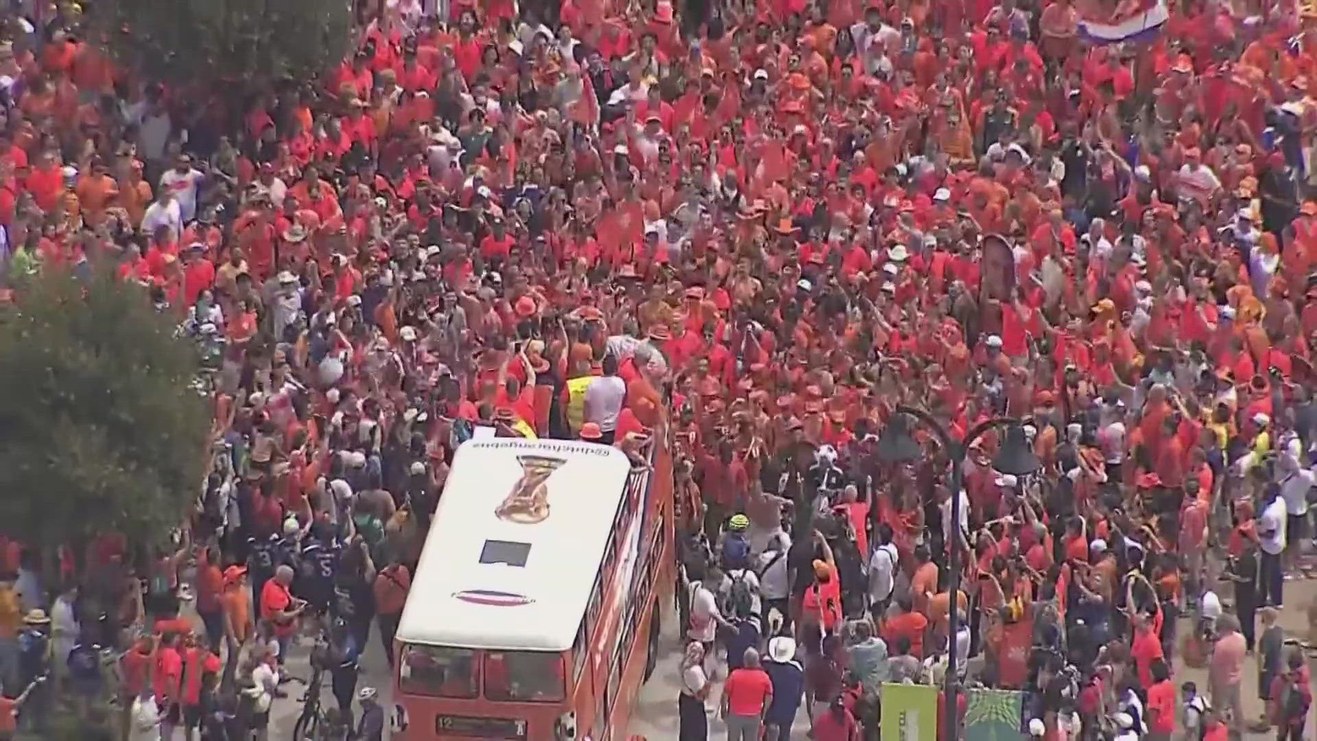 Iconic Dutch bus arrives in Fulshear before Saturday's march from Rice ...