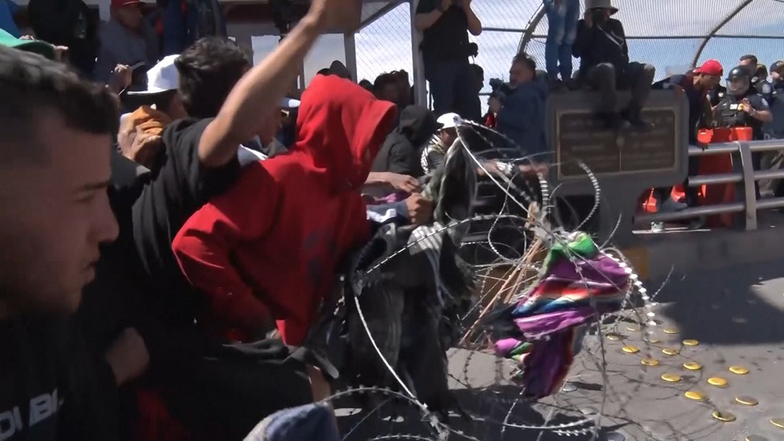 Migrants in Mexico break down police barricade near Texas border | khou.com