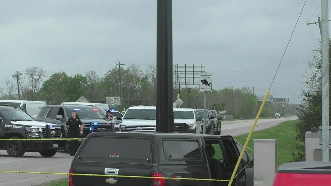 Raw scene video: Chase suspect shot, killed after charging officers ...