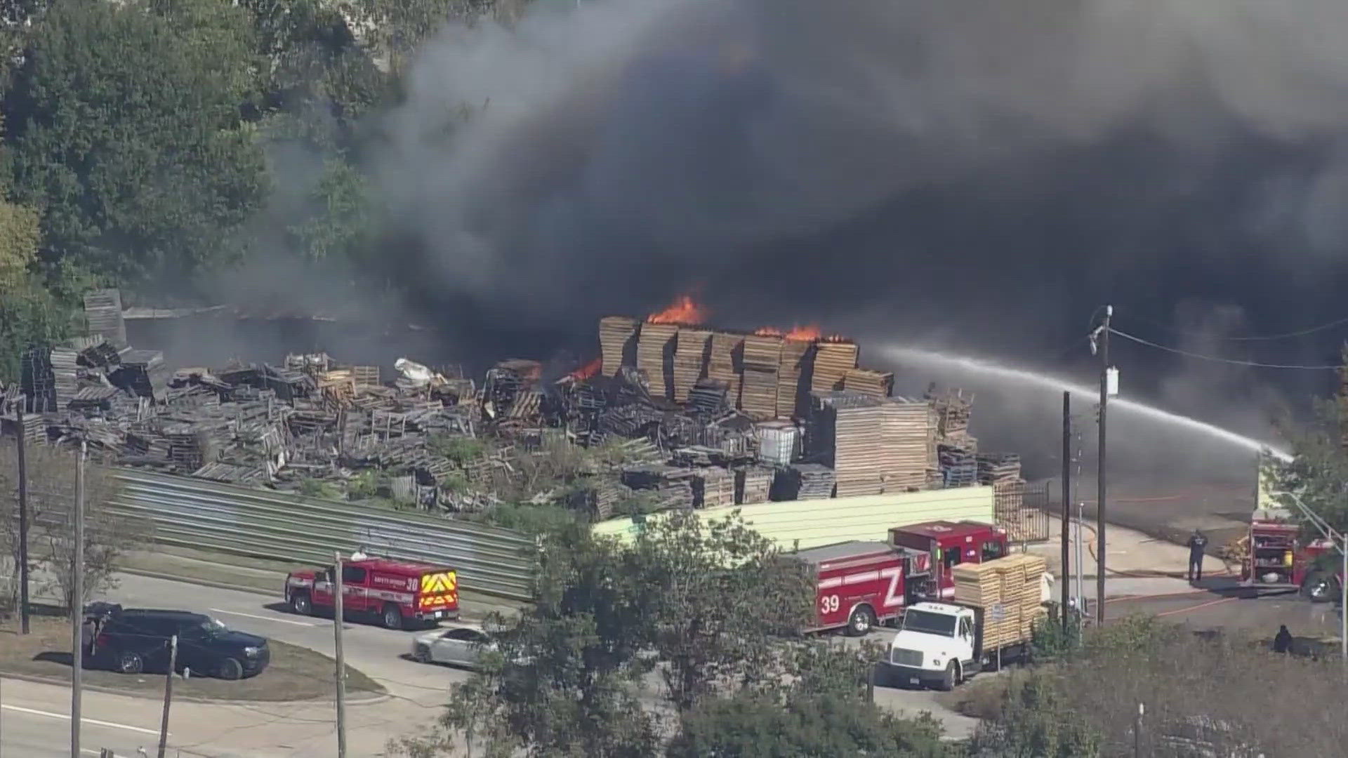Wind causes fire to spread at NE Houston pallet yard, HFD says | khou.com