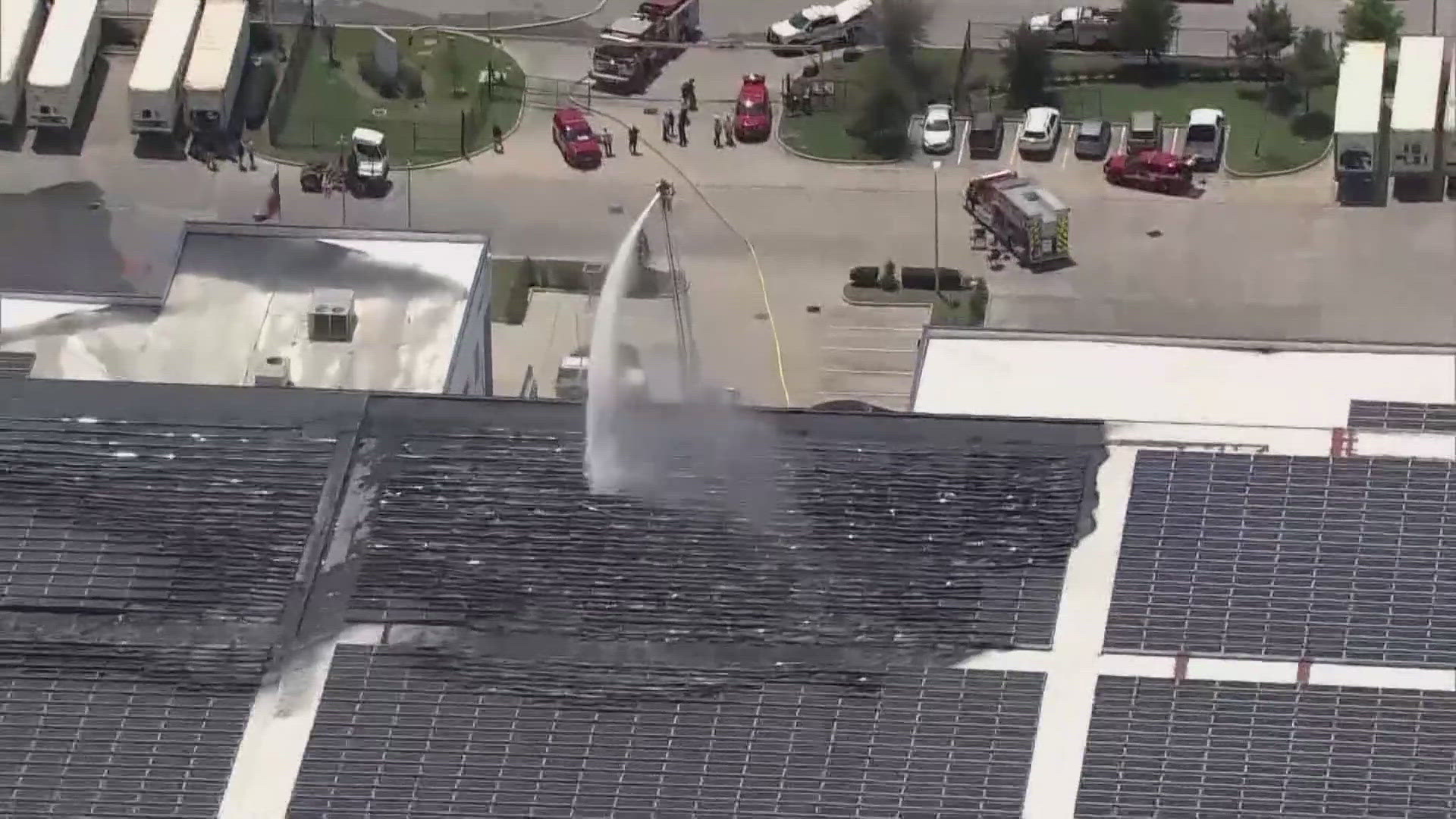 Fire damages roof of warehouse on Red Bluff Road in Pasadena | khou.com