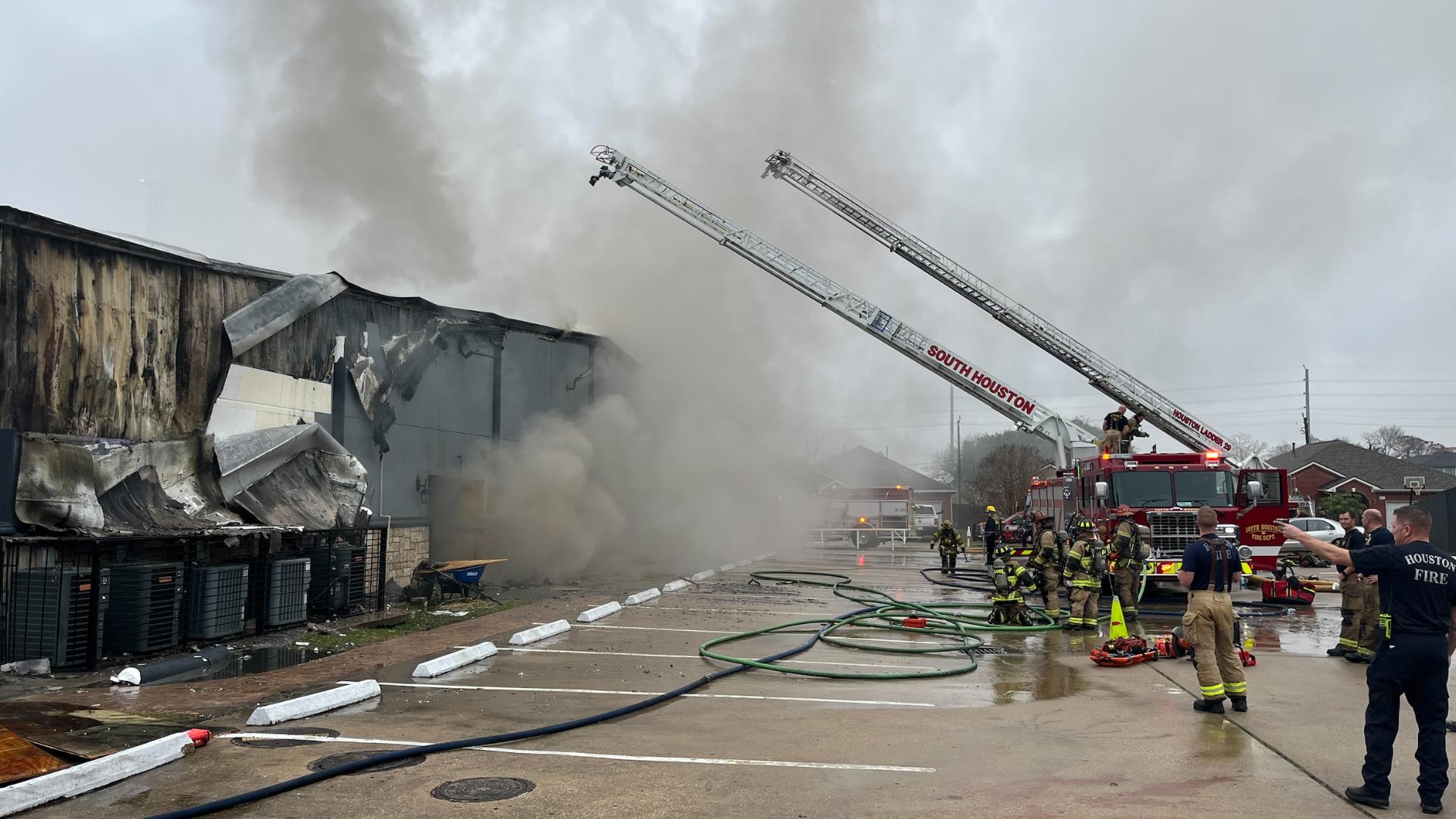 HFD: Fire breaks out at event venue in South Houston | khou.com