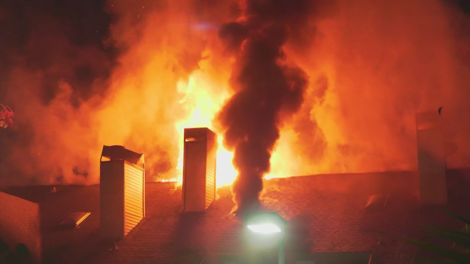 Dozens displaced after fire tears through Houston apartment complex ...