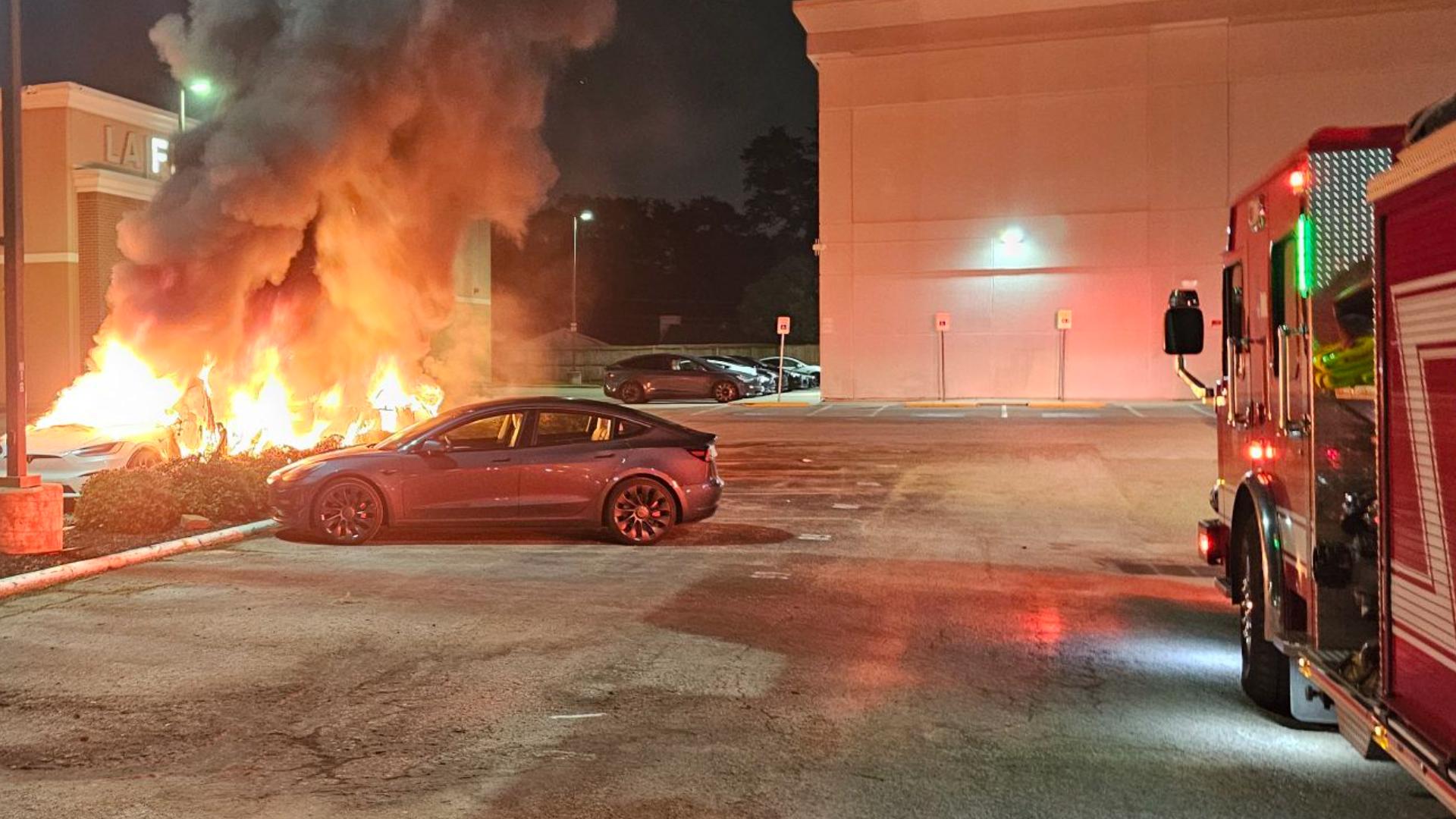 Teslas burned at Houston dealership, HFD says | khou.com