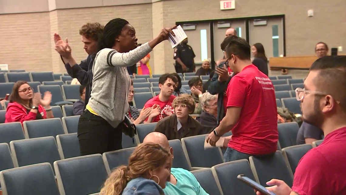 Tensions explode at HISD takeover meeting at Chavez High School | khou.com