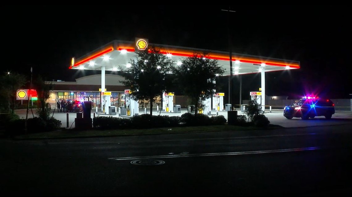 Police looking for suspects who shot man in Shell parking lot in ...