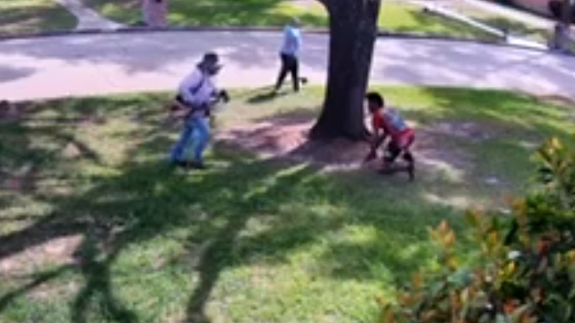 Houston lawn worker uses weed eater to confront robbery suspects | khou.com