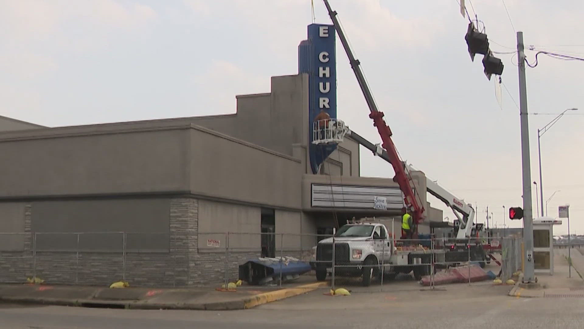 Signs removed at historic Garden Oaks Theater | khou.com