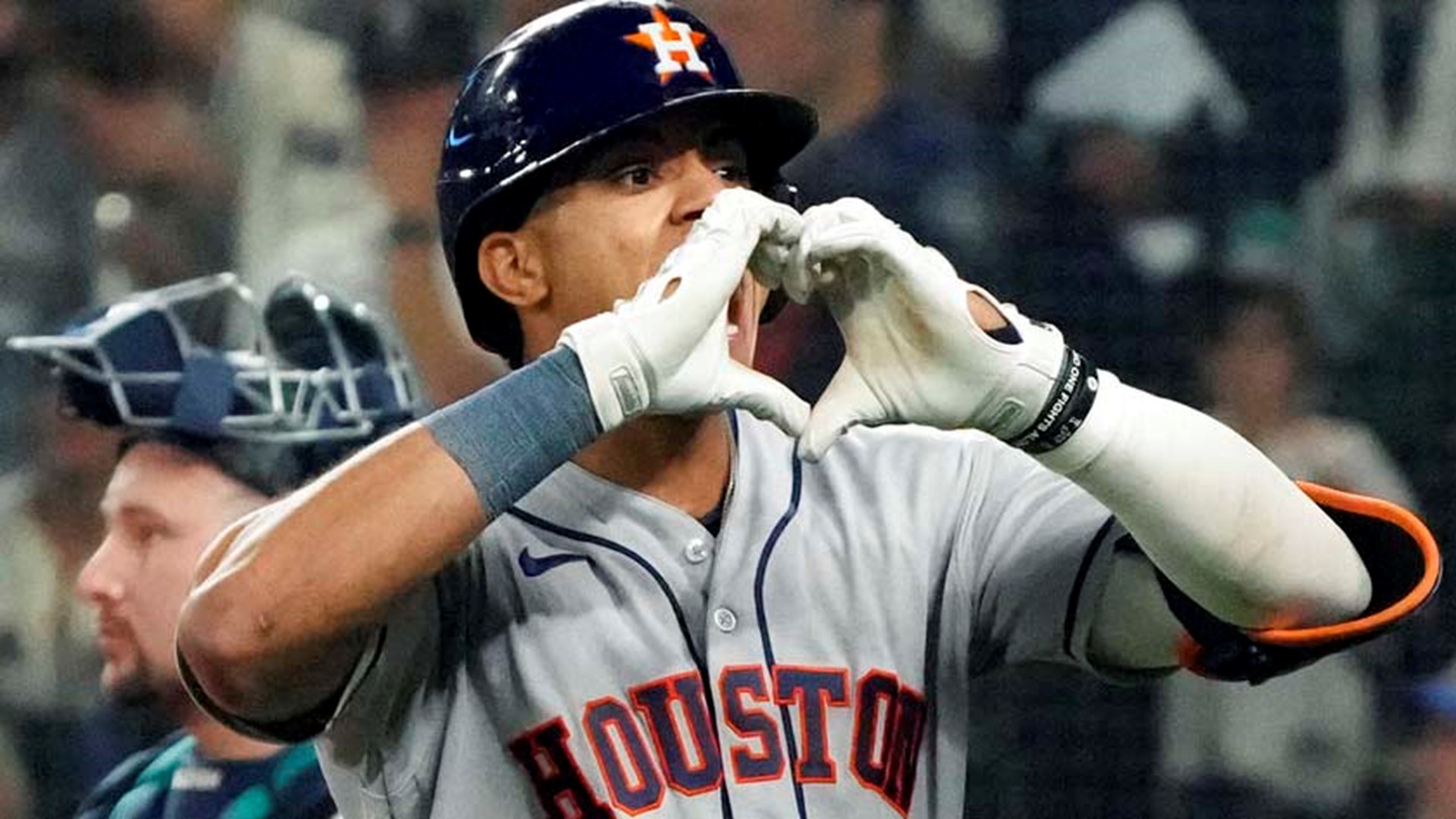 Why Astros SS Jeremy Peña shows heart sign after hitting homers | khou.com
