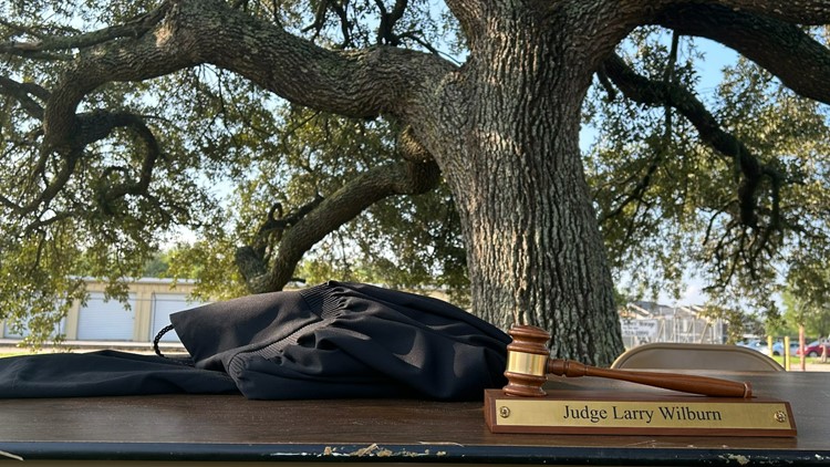 Liberty County, Texas: Judge Larry Wilburn holds court outside | khou.com