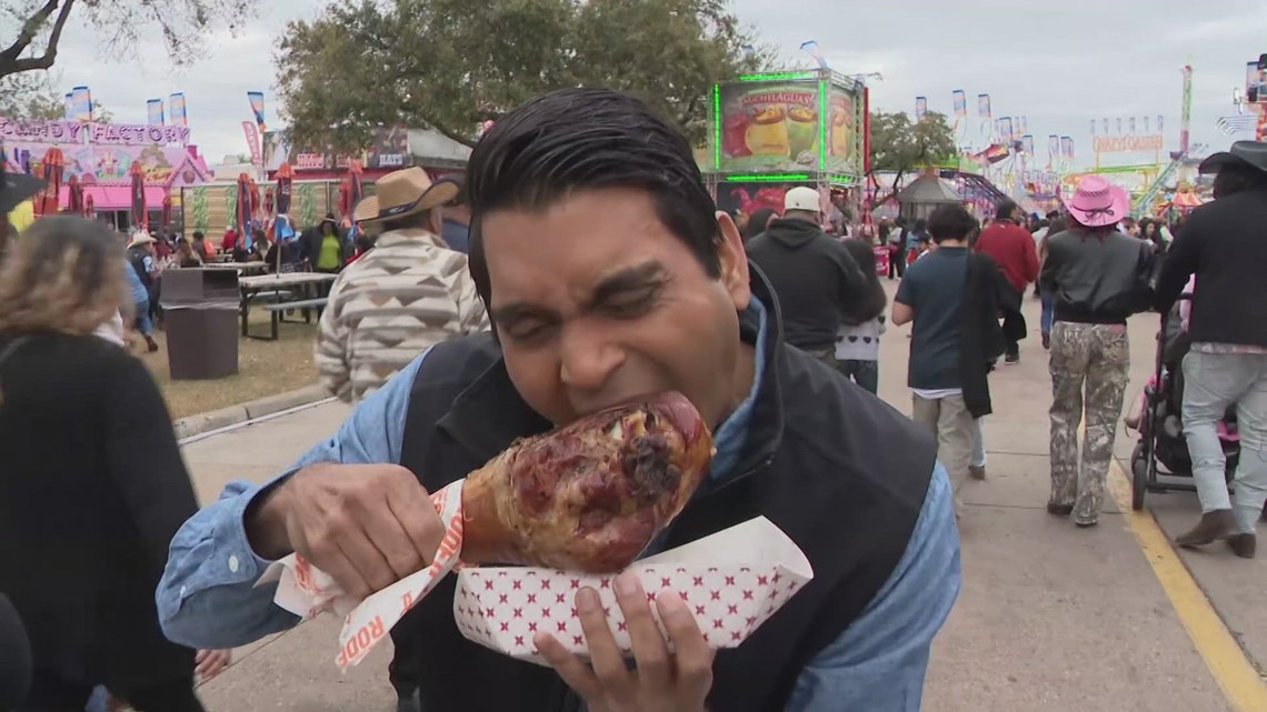 KHOU 11's Orko Manna, a first-timer at RodeoHouston, tries out fan ...