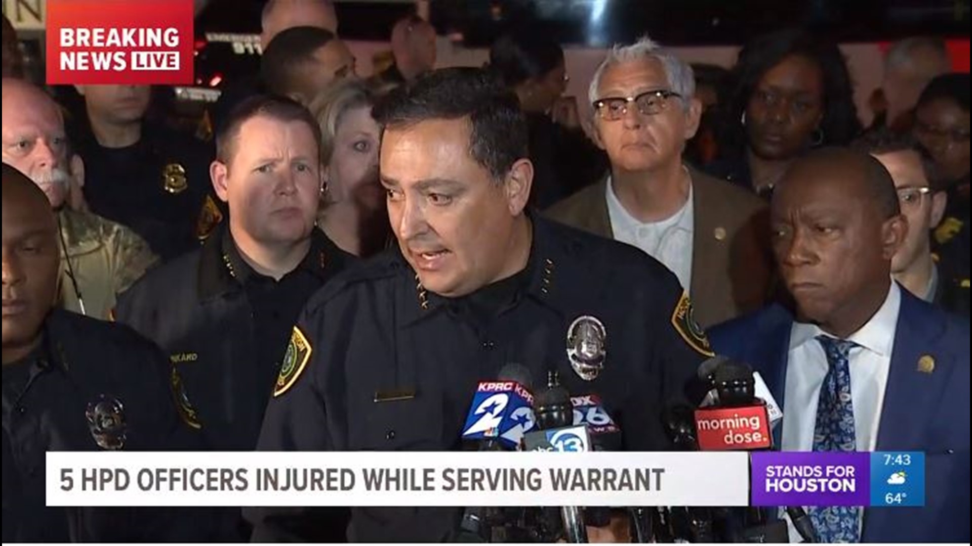 Five Houston Police Department officers shot; two in critical condition ...