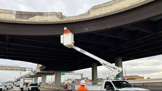 Major crash on Southwest Freeway inbound near Beltway 8 affecting ...