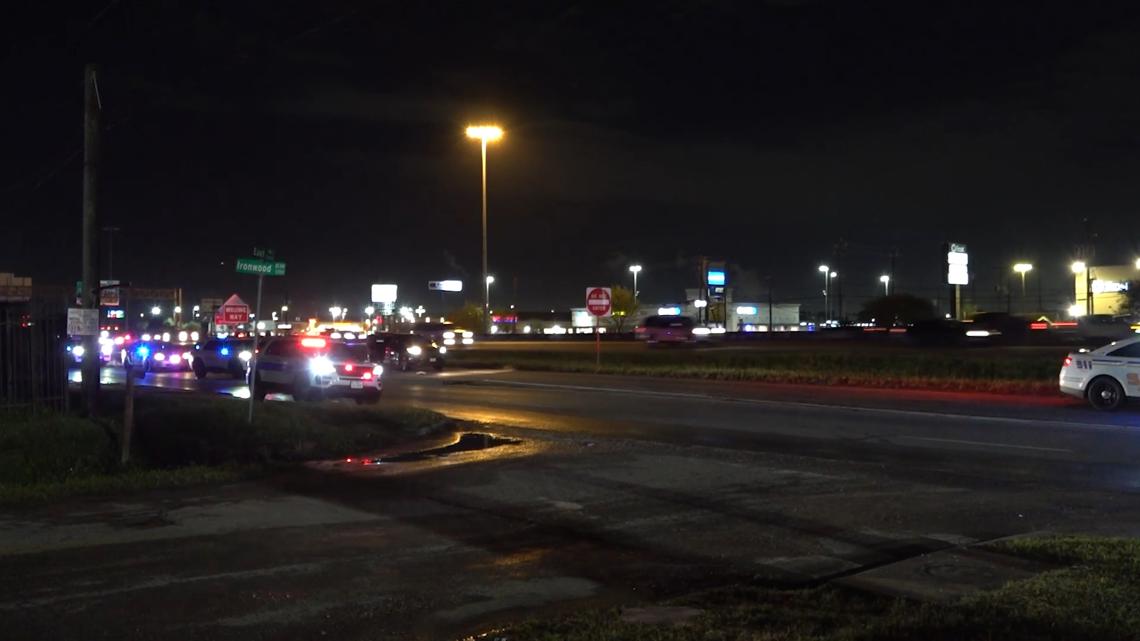Suspect hit by car after alleged robbery in East Freeway | khou.com