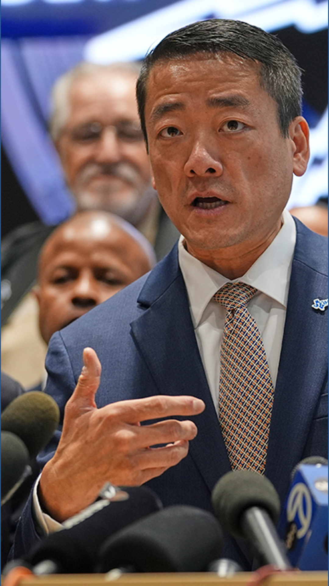 Gov. Abbott files suit to remove Rep. Gene Wu from office | khou.com