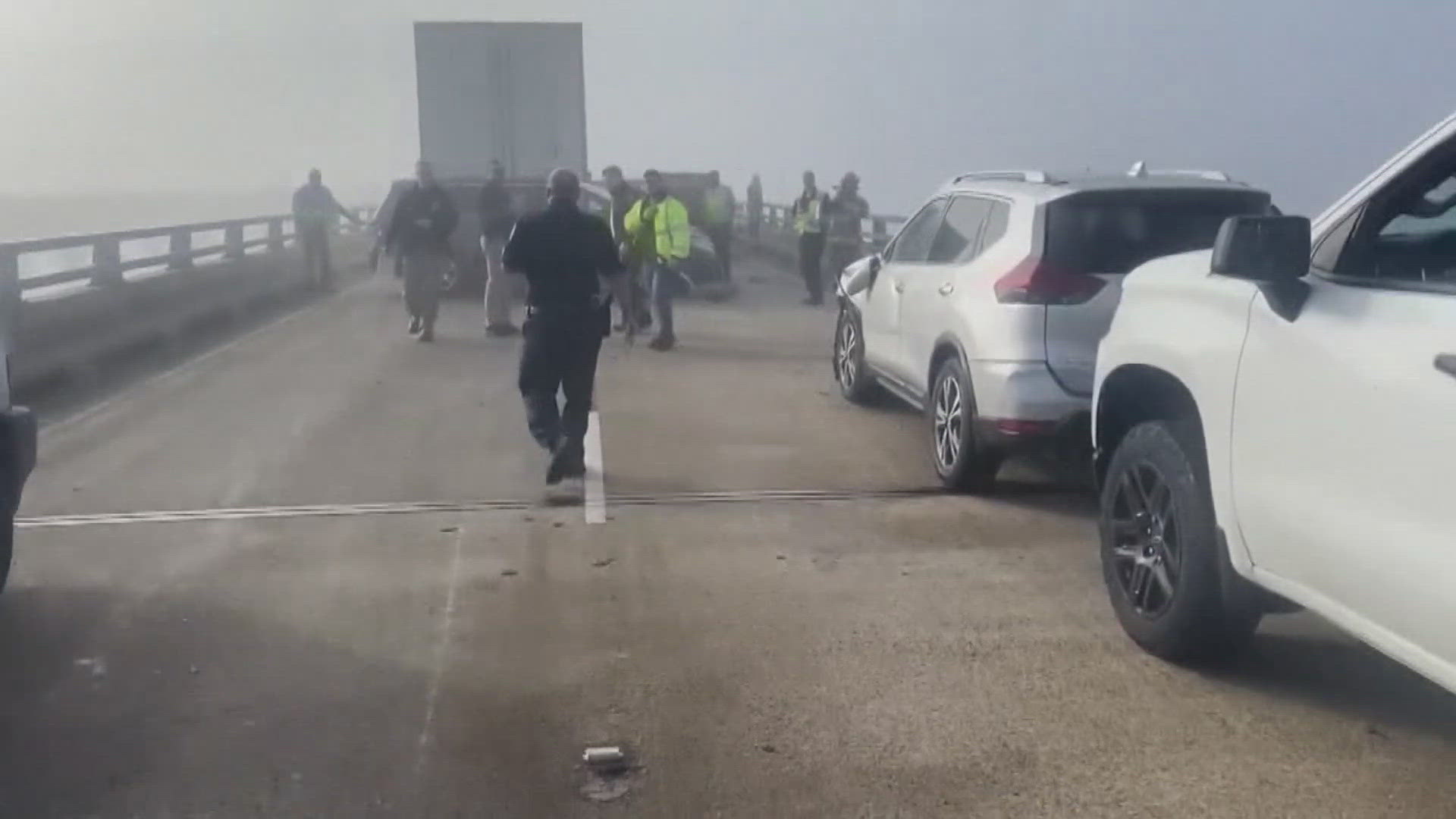 Causeway Bridge crash injures 11, closes both directions | khou.com