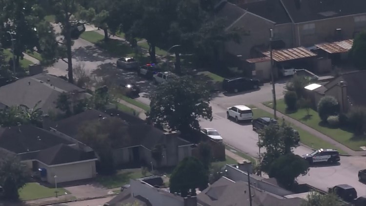 Houston police respond to possible hostage scene in west Houston | khou.com