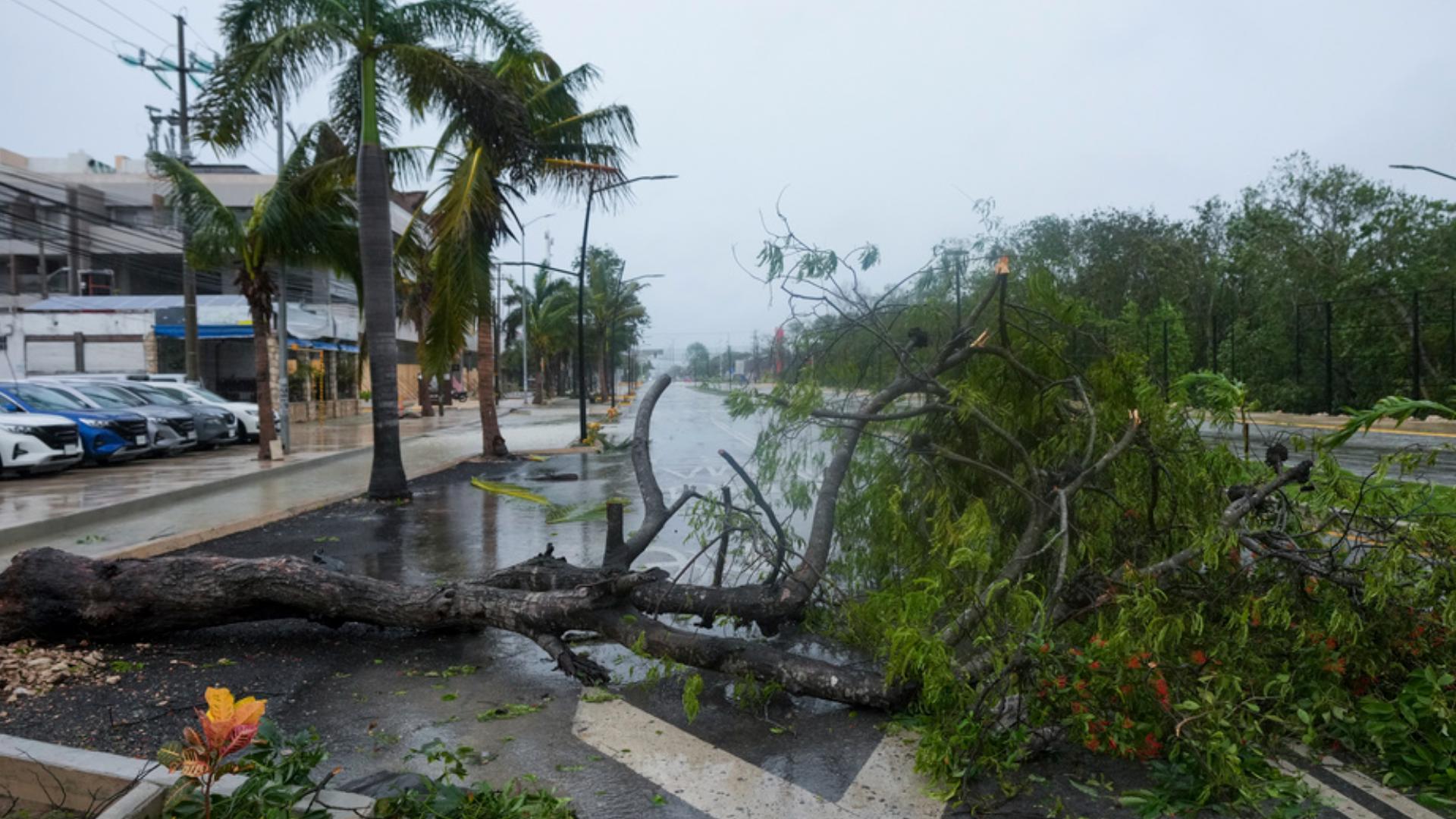 Hurricane Beryl strikes Tulum, other Mexican tourist resorts | khou.com