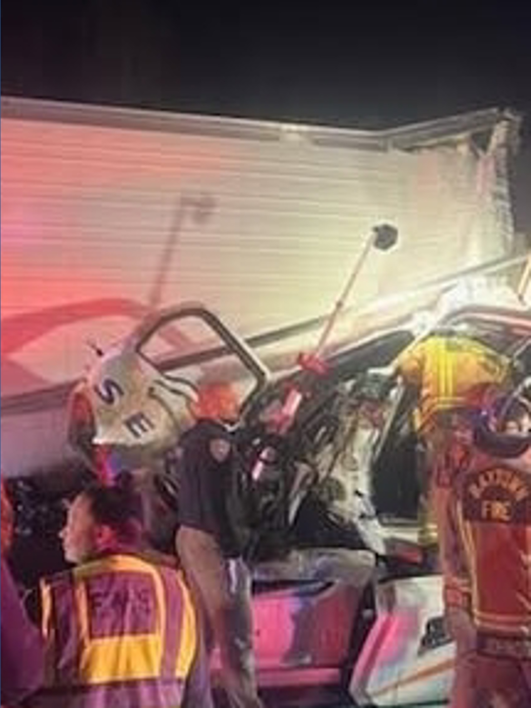 I-10 reopens near Hankamer after crash involving 18-wheelers | khou.com