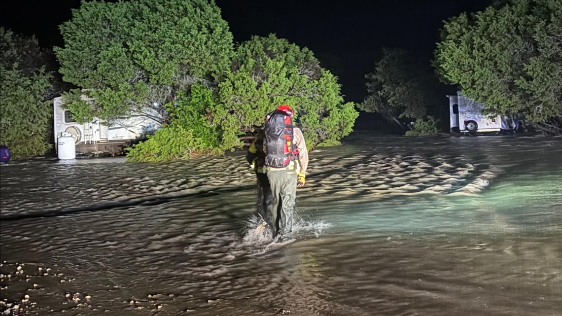 Texas floods: Search for victims paused as flooding rain moves through ...
