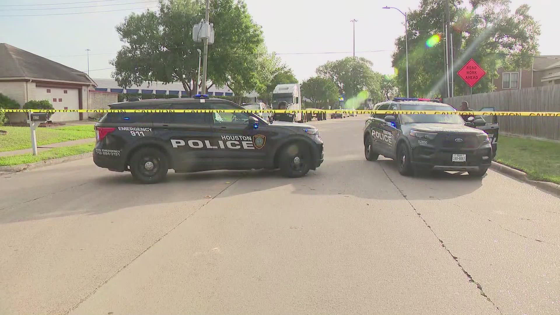 HPD: Houston officer shoots armed suspect along Beltway 8 | khou.com