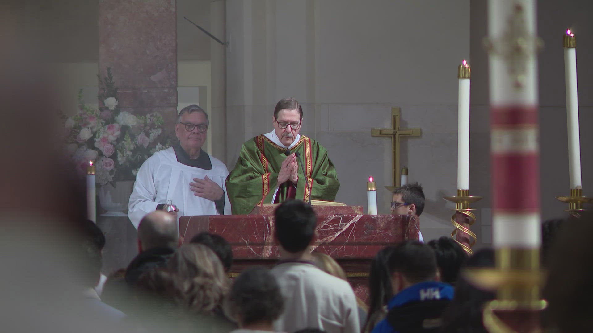 Houston's faith community unites in prayer as Pope Francis battles ...