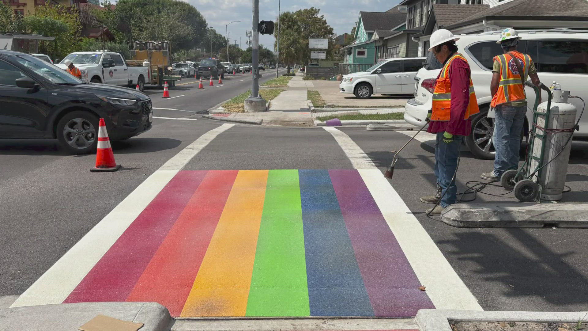 METRO to re-stripe Montrose Pride crosswalk after Abbott’s order | khou.com