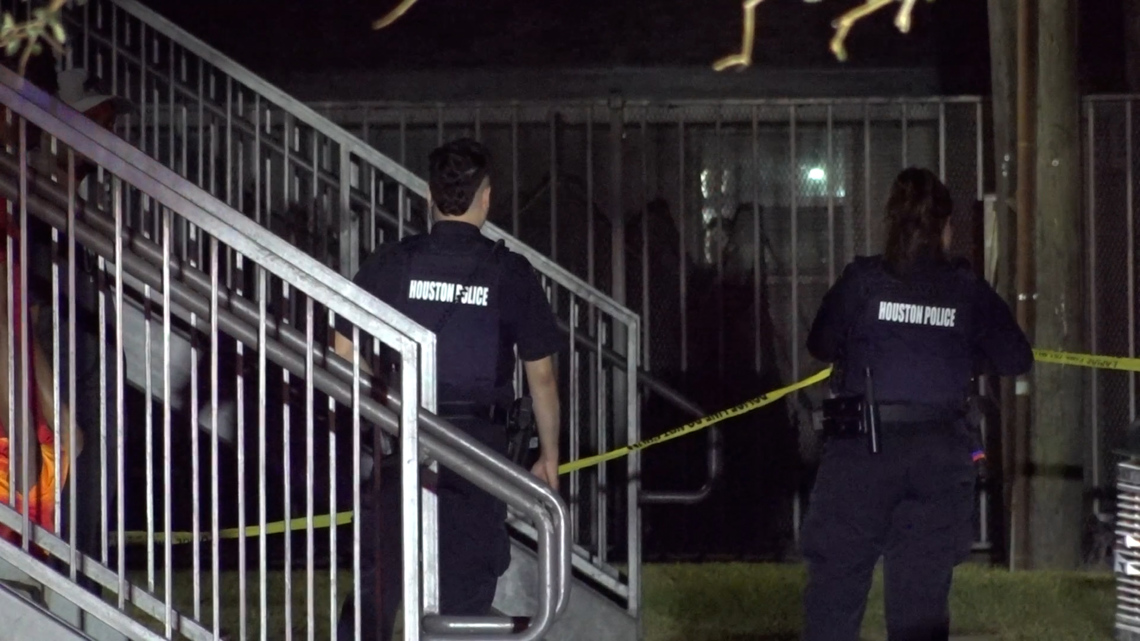 Man shot at apartment on W Montgomery at Garden City Drive: HPD | khou.com