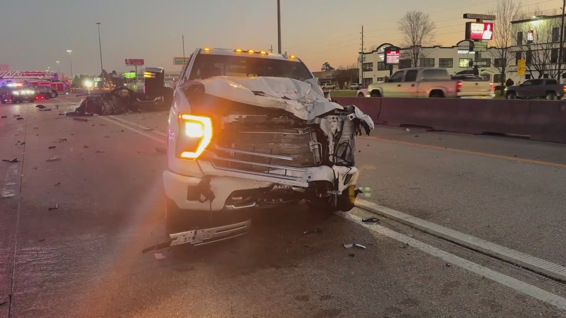 Major crash on North Freeway leaves multiple people dead — What we know ...