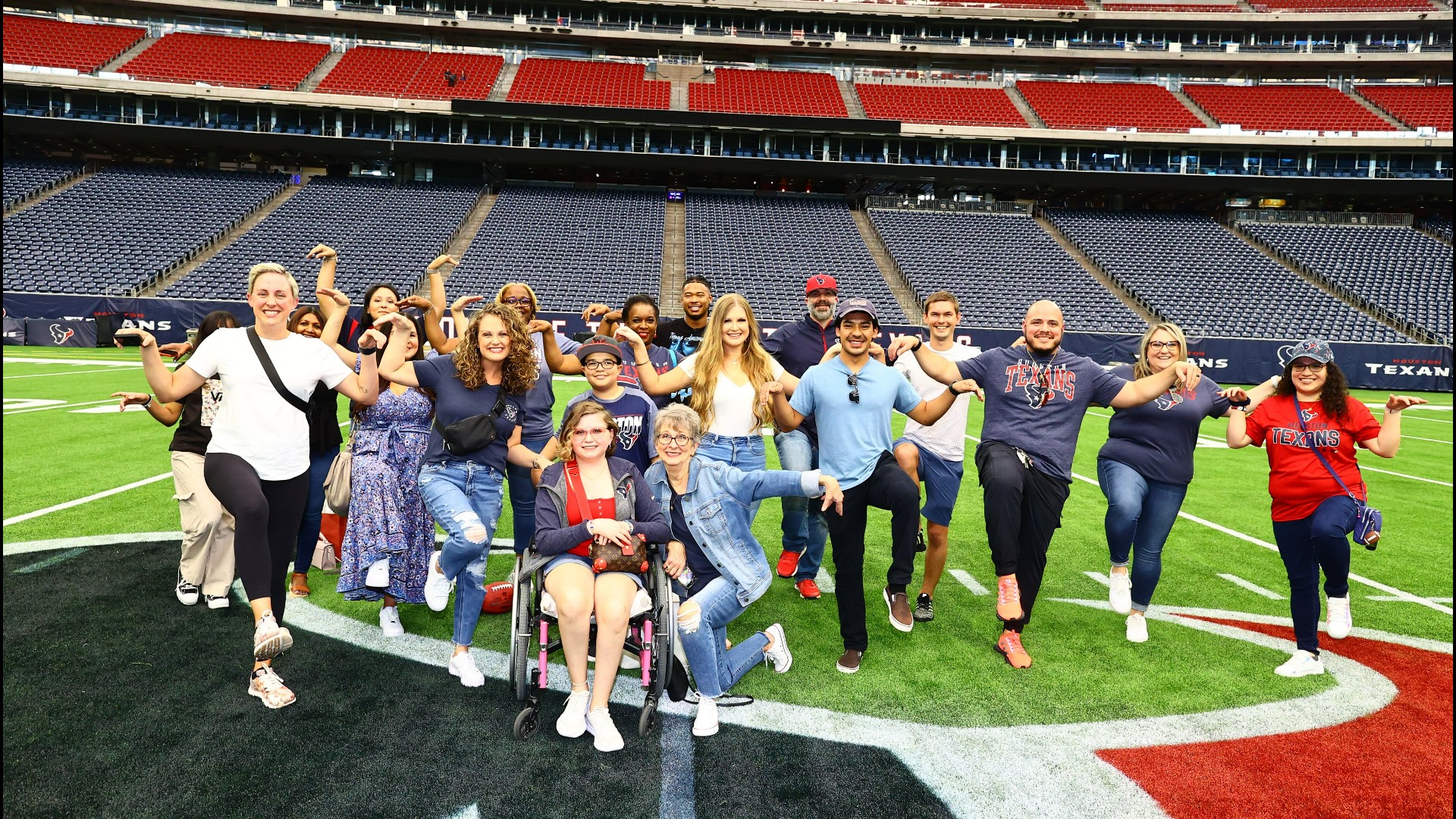 Texans WR thanks hospital family for support during cancer battle ...
