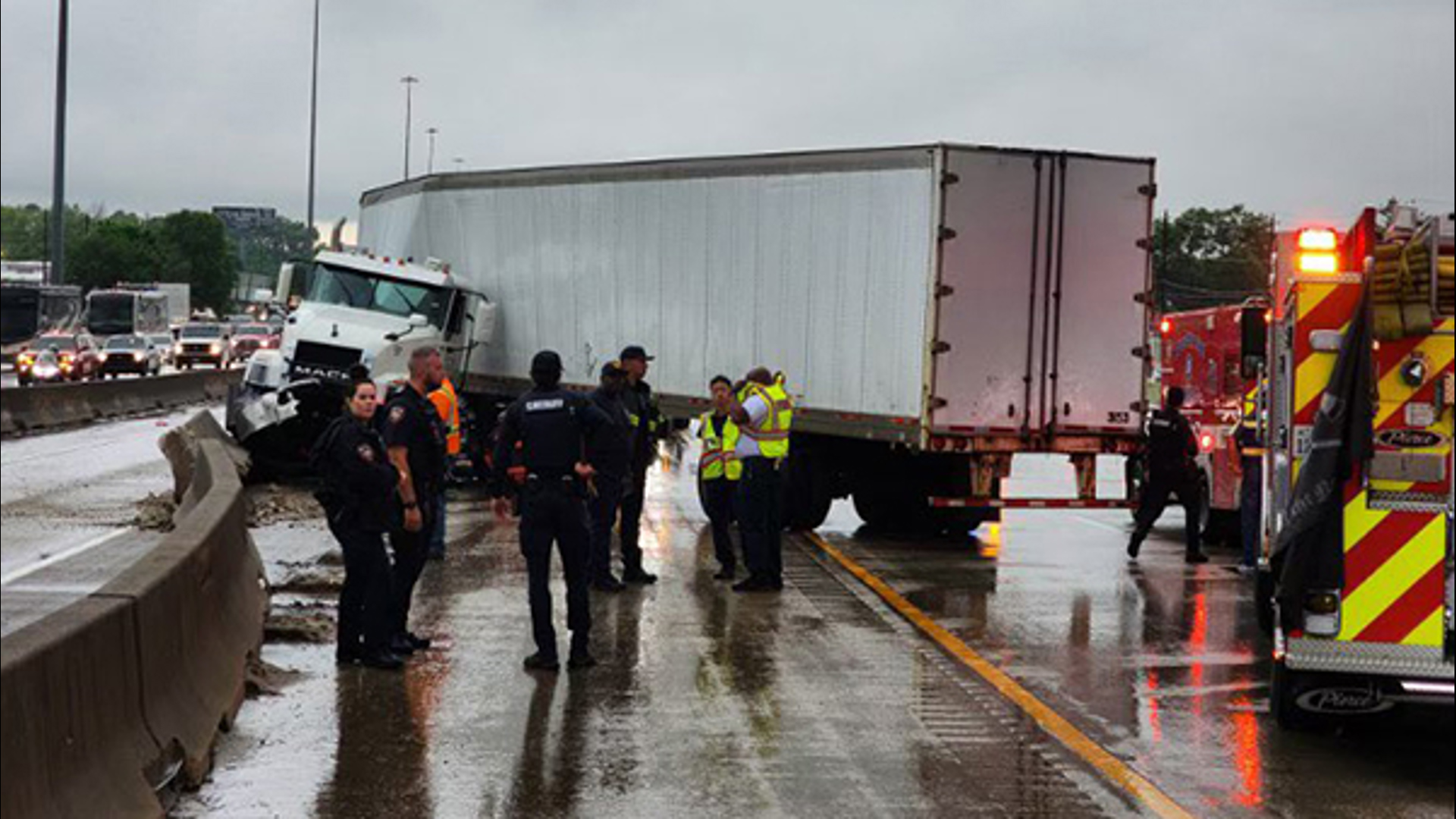 Big rig hydroplanes on wet Eastex Freeway | Houston traffic | khou.com