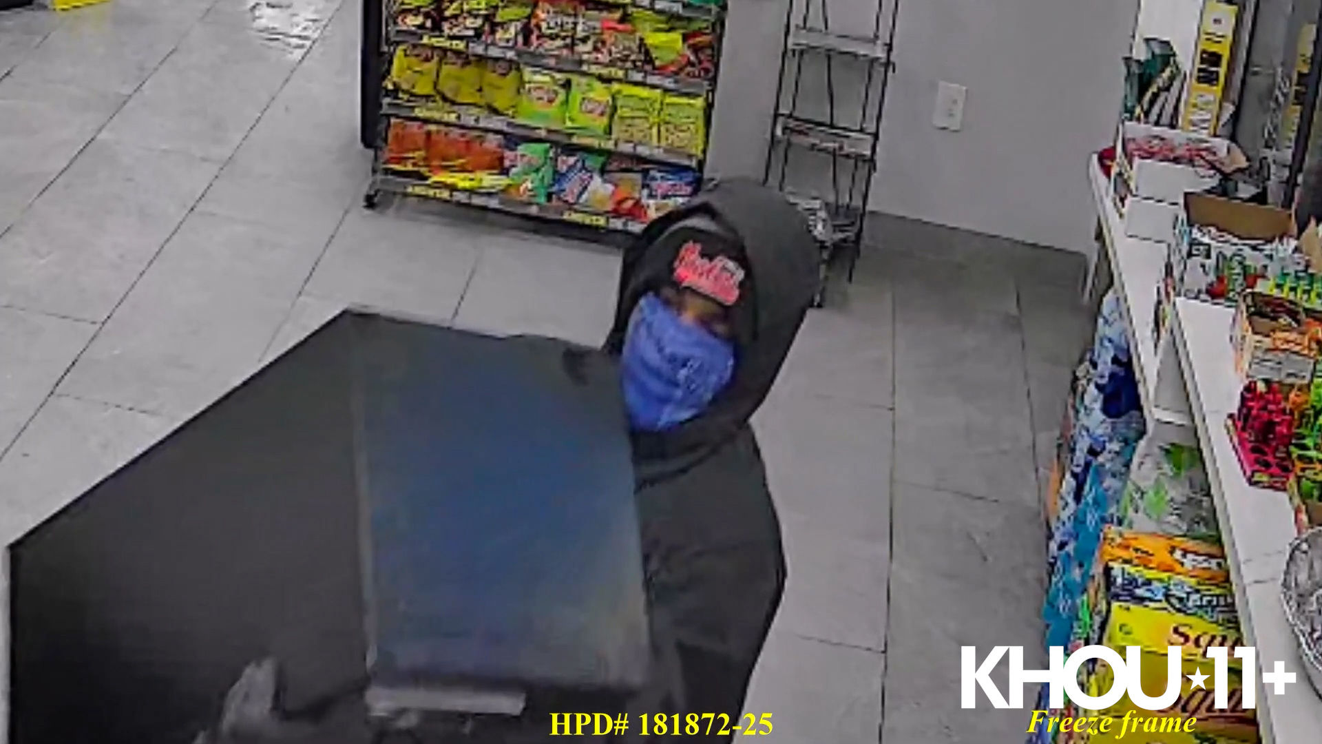 Video: Houston police looking for armed robber who carried safe out of ...