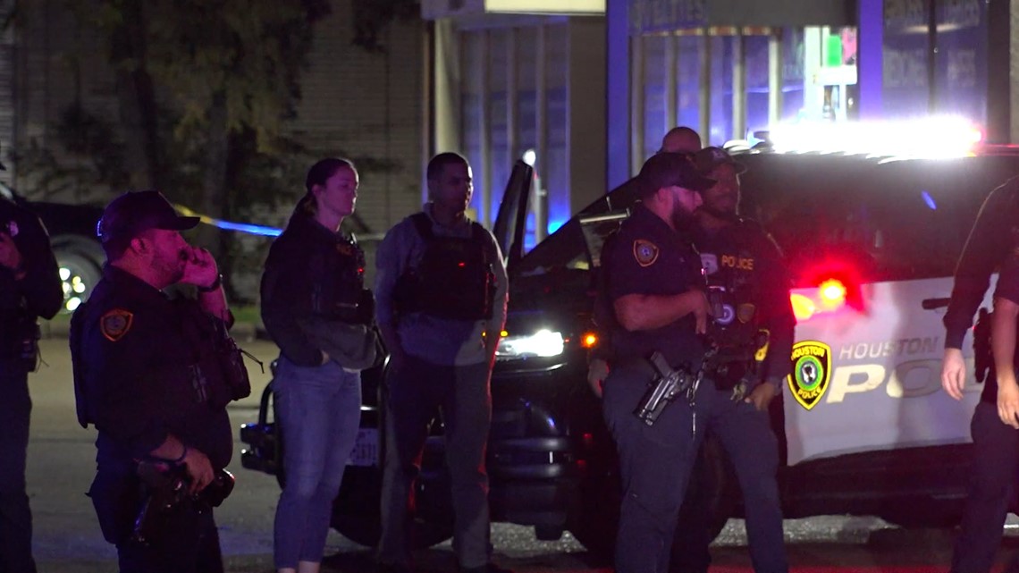 Officer shot, suspect killed in southwest Houston, police say | khou.com