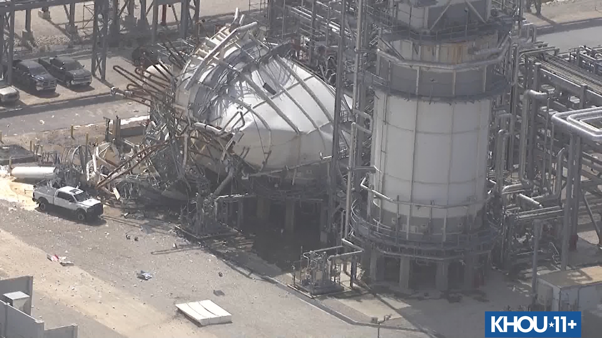 Aerials: 3 hurt in Mont Belvieu explosion, plant fire, officials say ...