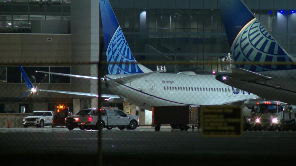 United flight passenger detained for opening cabin door attempt at Bush Airport | khou.com