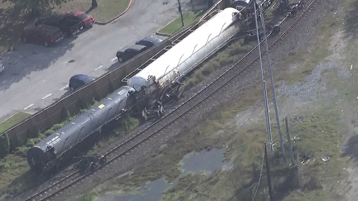 Derailed train shuts down streets in Houston's East End | khou.com