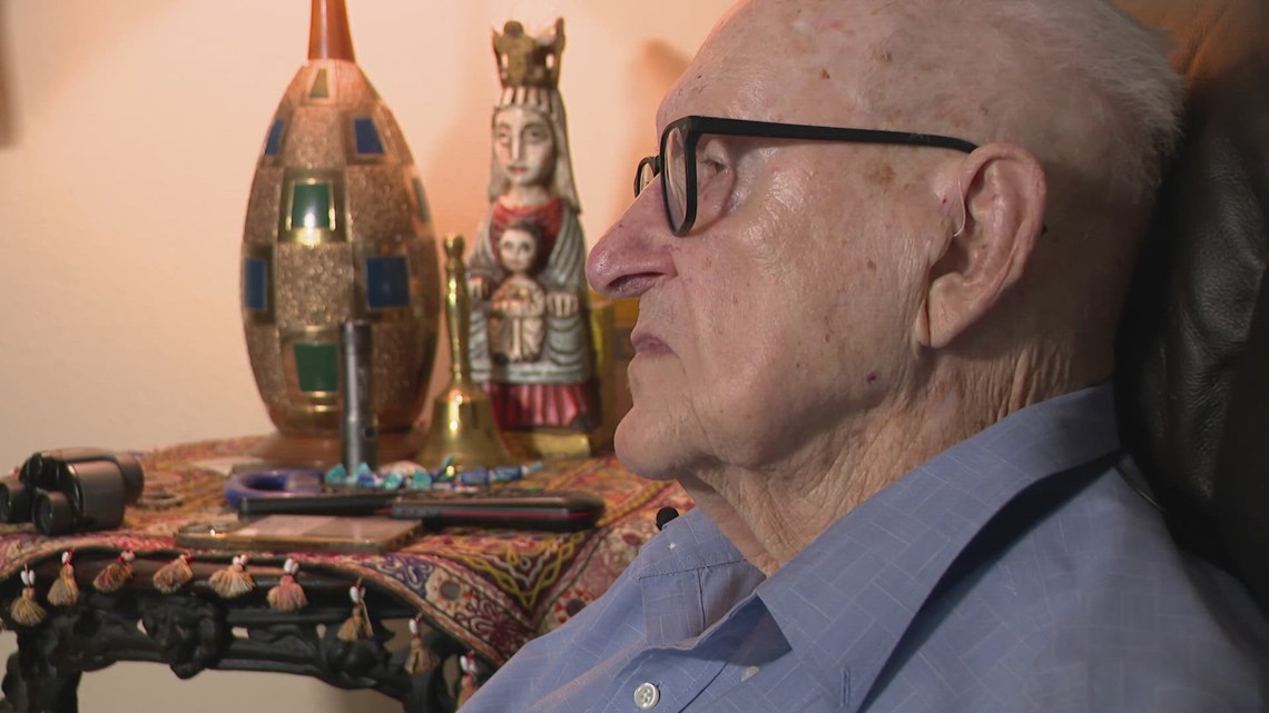 Texans WWII veteran remembers lives lost this Memorial Day | khou.com