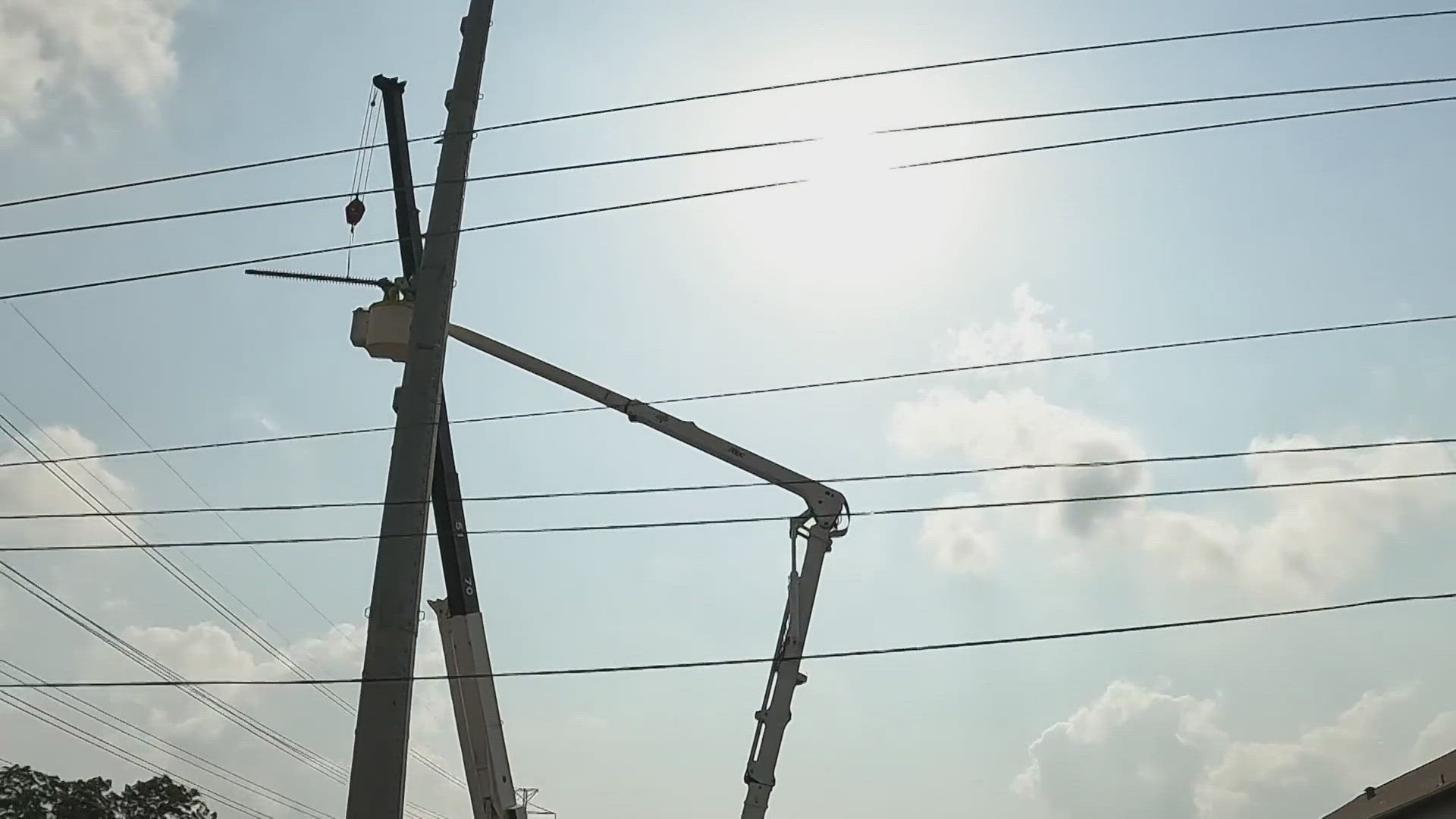 Houston residents frustrated with CenterPoint restoration updates ...