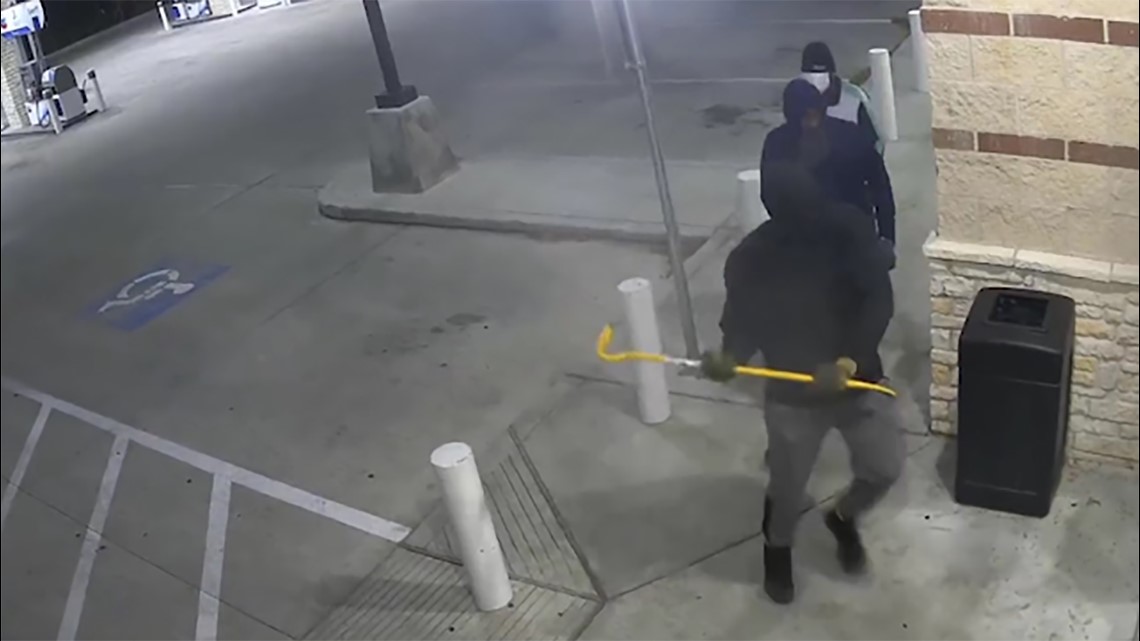 Caught on camera: 3 suspects rob Houston, Texas convenience store ...