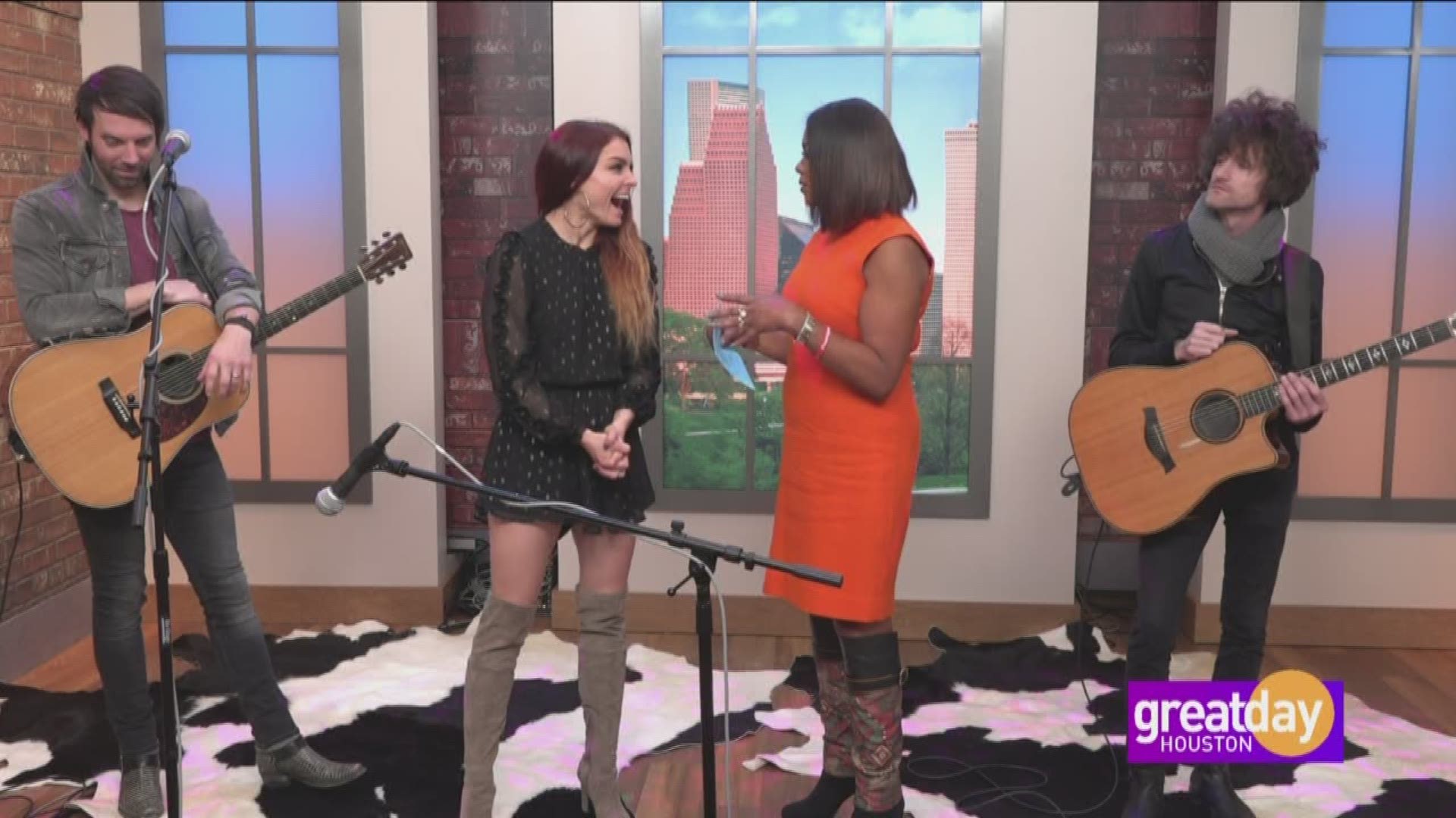 Kimberly Dunn performs for Great Day before her rodeo concert | khou.com