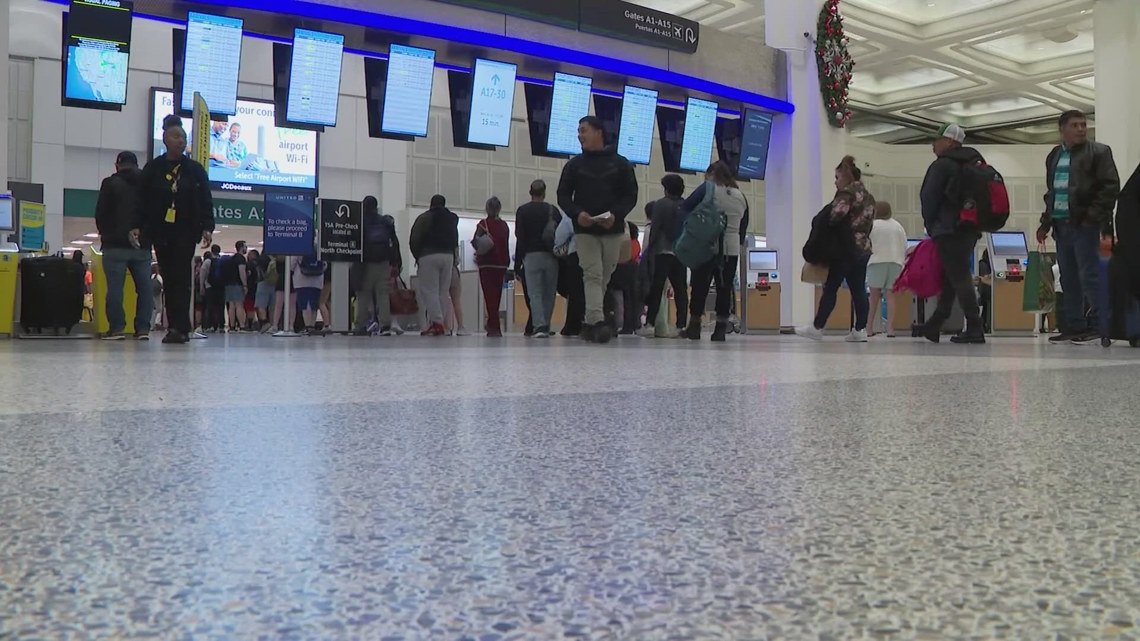 Airports busy as travelers return from holiday | khou.com