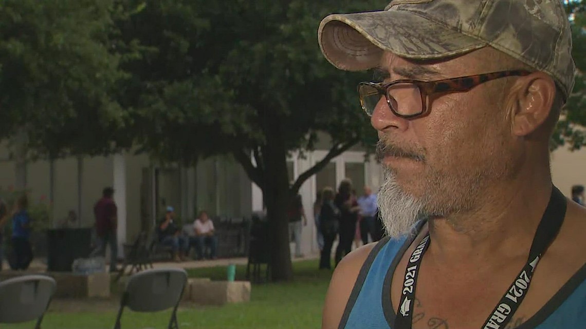 Father of Robb Elementary student searching for his 10-year-old ...